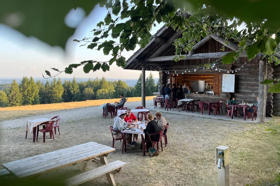 "La P'tite Fuste" : le plus haut restaurant du Limousin, au sommet du ...
